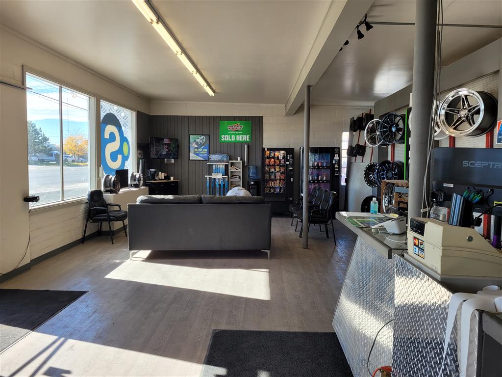 Market Force Information - Photos